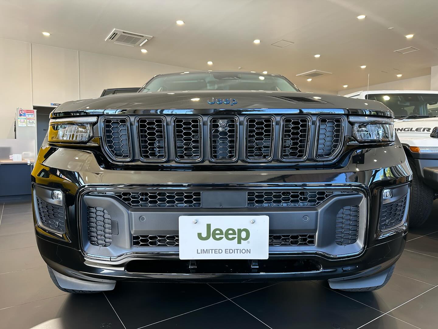 Grand Cherokee 30th Anniversary Editionを展示しました - 4WD SHOP タイガーオート